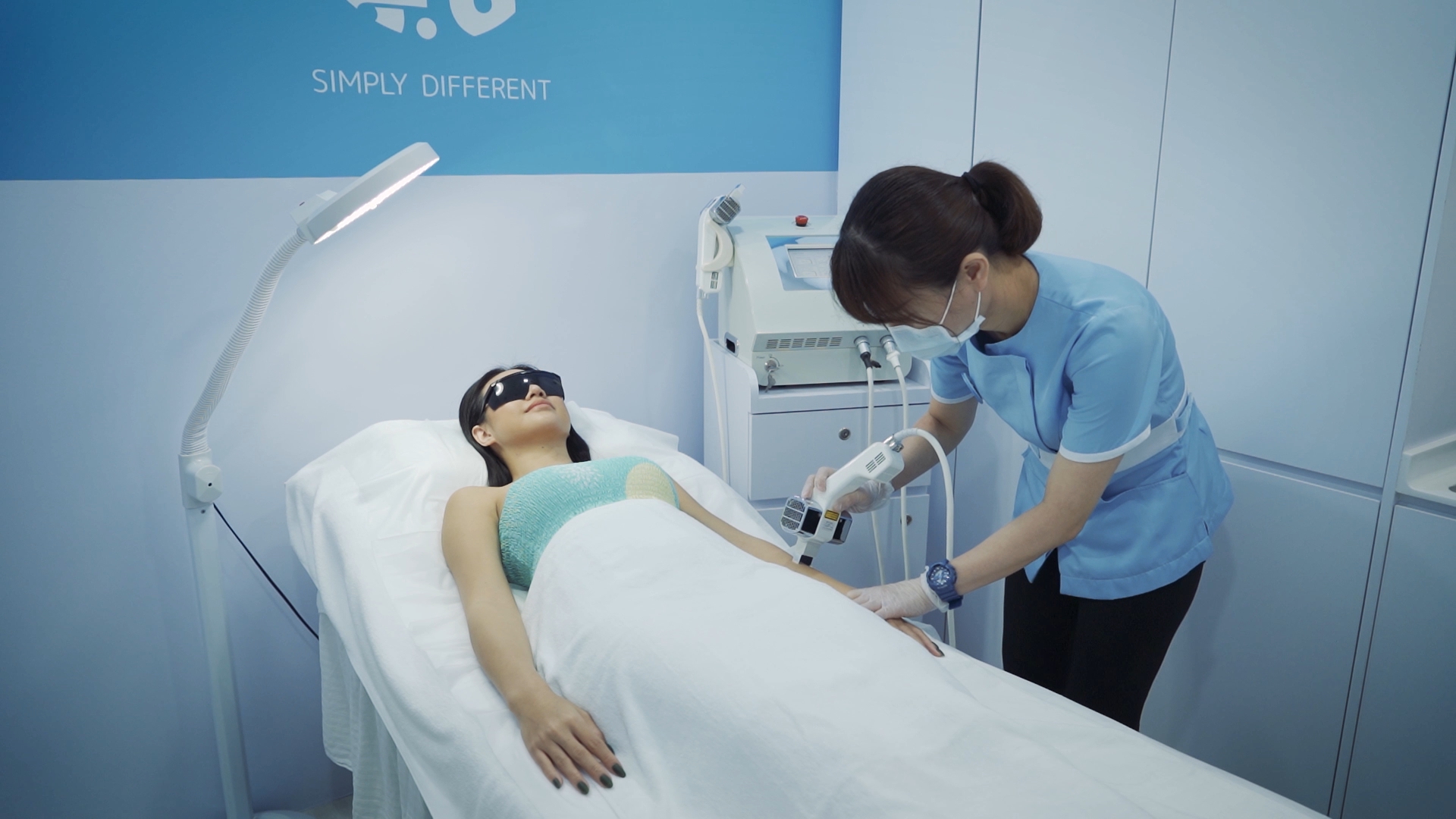 Discussion between two women: Why choose IPL Hair Removal? - Japan IPL ...